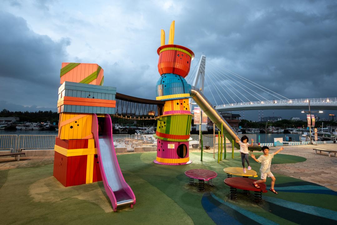 Frontpage | Artistic playgrounds | Monstrum